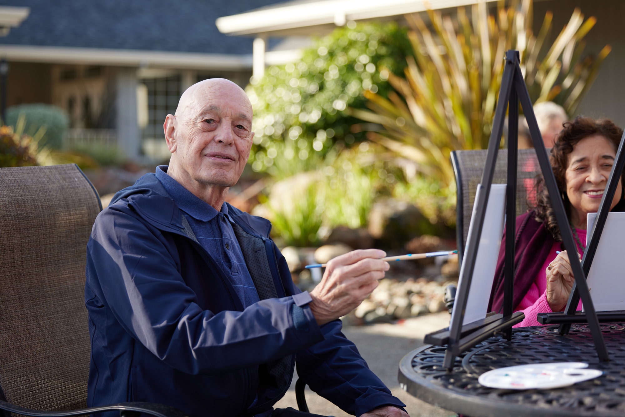Unleashing creativity: art for seniors improves - Cogir USA